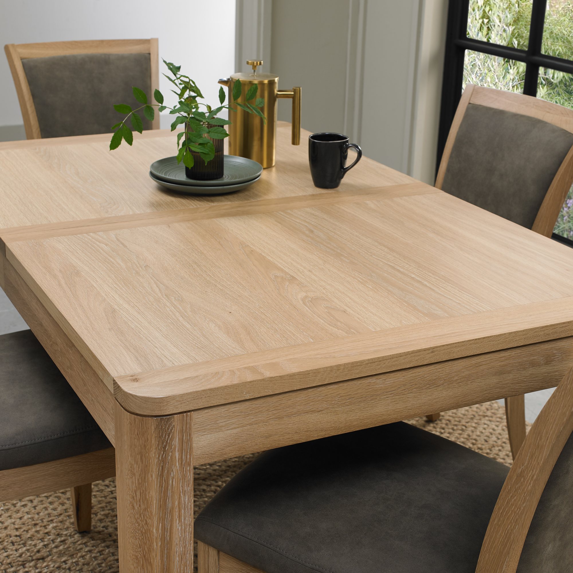 Chester Oak 4-6 Seater Dining Table | Dining Room - Bentley Designs